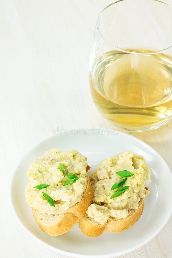 Romige Pastei Die Met Frans Brood Wordt Gediend Stock Afbeelding ...