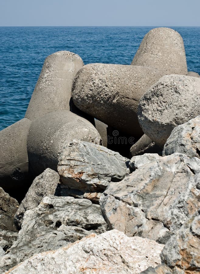 Rompeolas, Isla De Miyake, Japón Foto de archivo - Imagen de lava ...