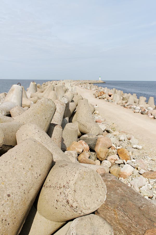 Rompeolas. foto de archivo. Imagen de sencillo, cielo - 20925738