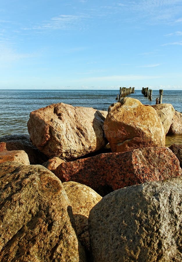 Rompeolas. foto de archivo. Imagen de horizonte, nube - 26146598
