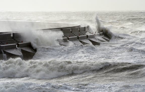 Rompeolas del mar imagen de archivo. Imagen de rompeolas - 348717
