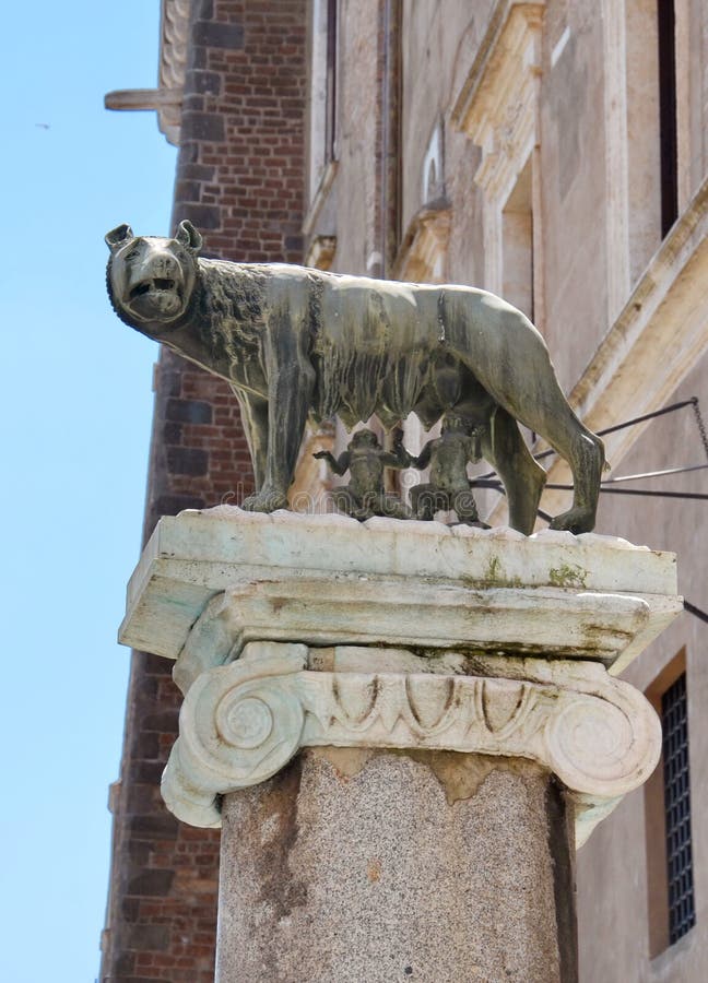 The Statue Of Romul And Remus Stock Photo - Image of building, roman ...
