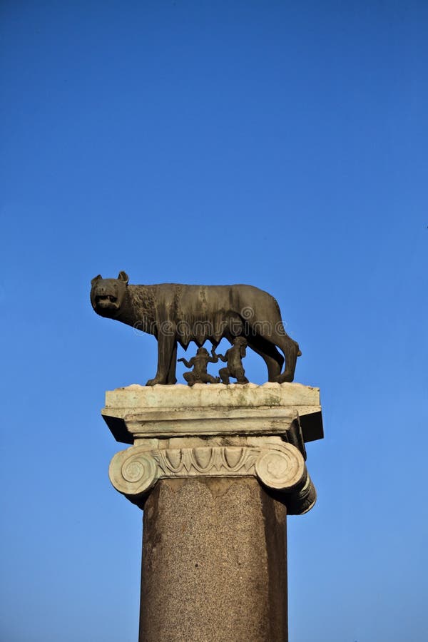 Romulus E Remus Com O Ela-lobo Foto de Stock - Imagem de roma ...