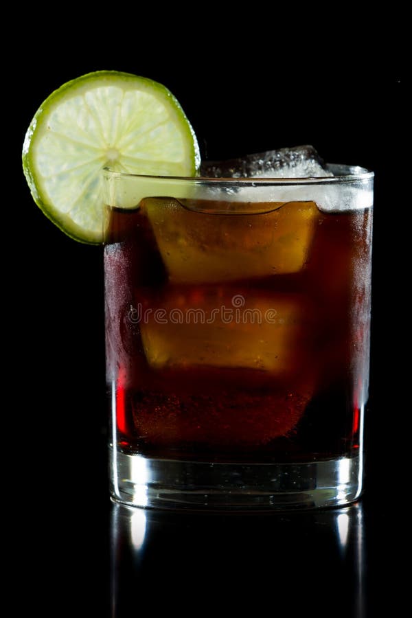 Ron y cola imagen de archivo. Imagen de fondo, coctel - 33883877