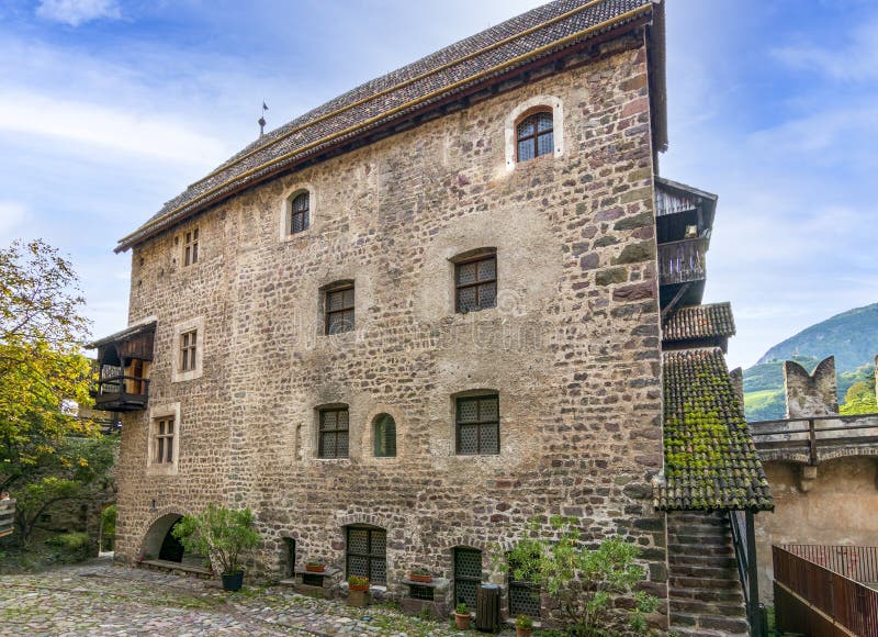 Roncolo Italy 10202020. Castel Roncolo. Tirol Sur. Italia Fotografía ...