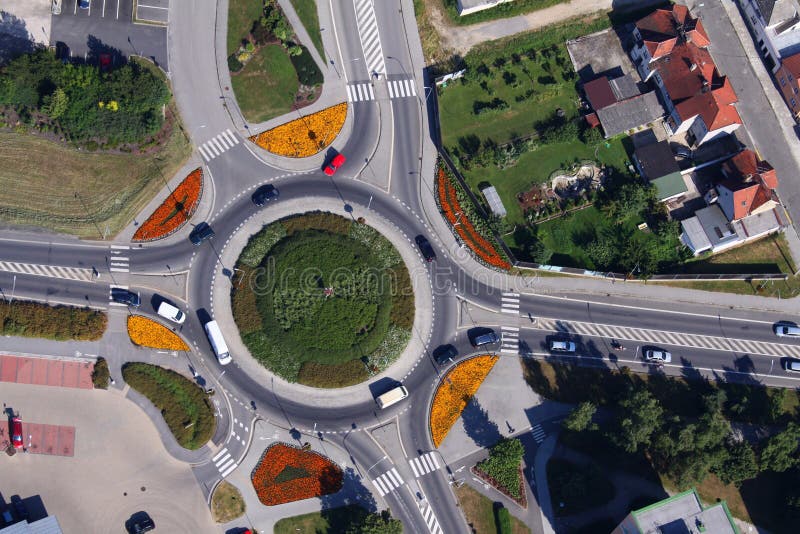 Rond point hollandais image stock. Image du isolé, pavés - 5352607