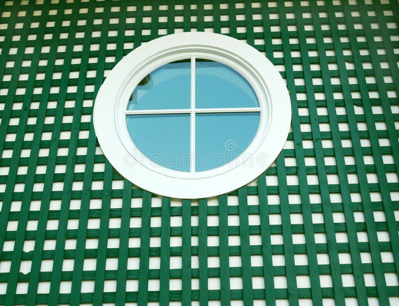 Oude Ronde Ramen Met Metalen Balken Stock Foto - Image of ronde, metaal ...