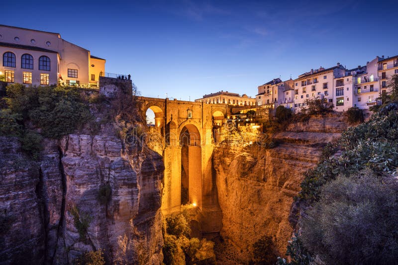 Ronda, Spanje in Puento Nuevo Bridge Stock Foto - Image of ...