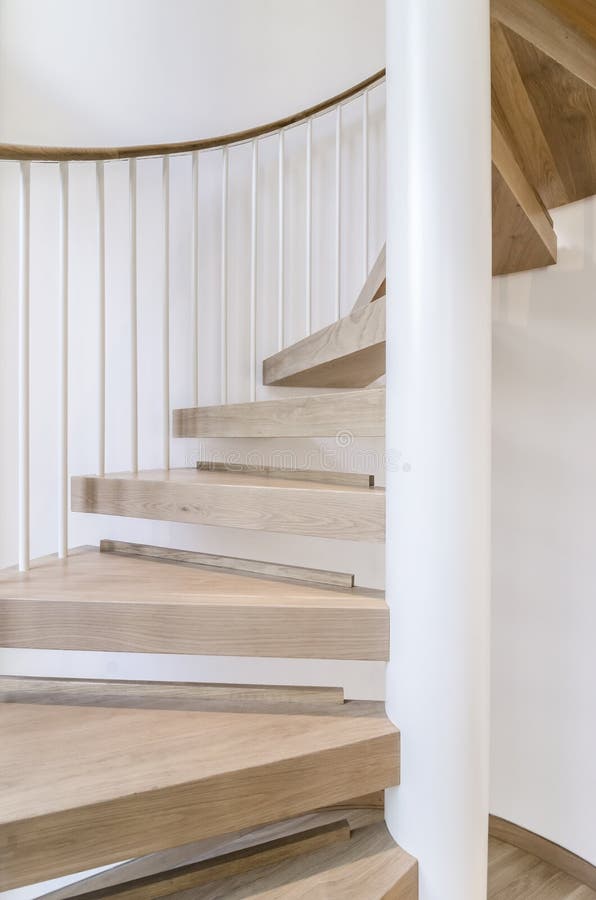 Ronde trap stock afbeelding. Image of binnenlands, architectuur - 57543853