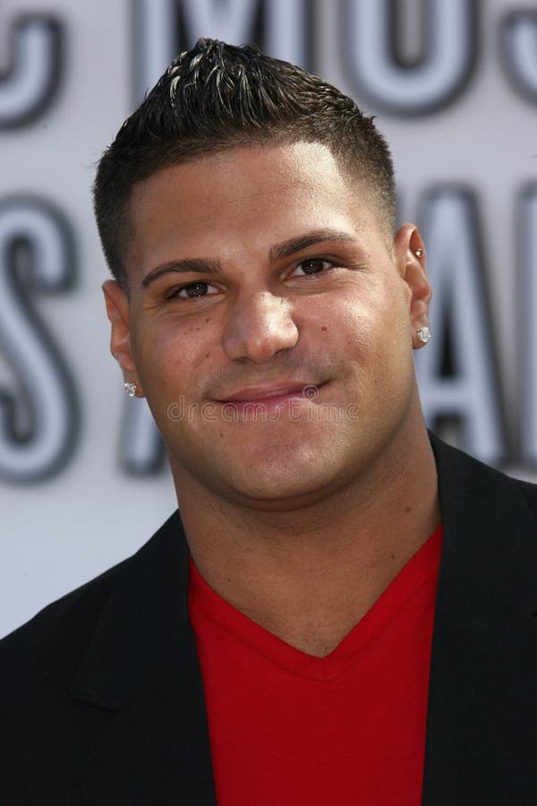 Ronnie Magro editorial photography. Image of theatre - 26357022