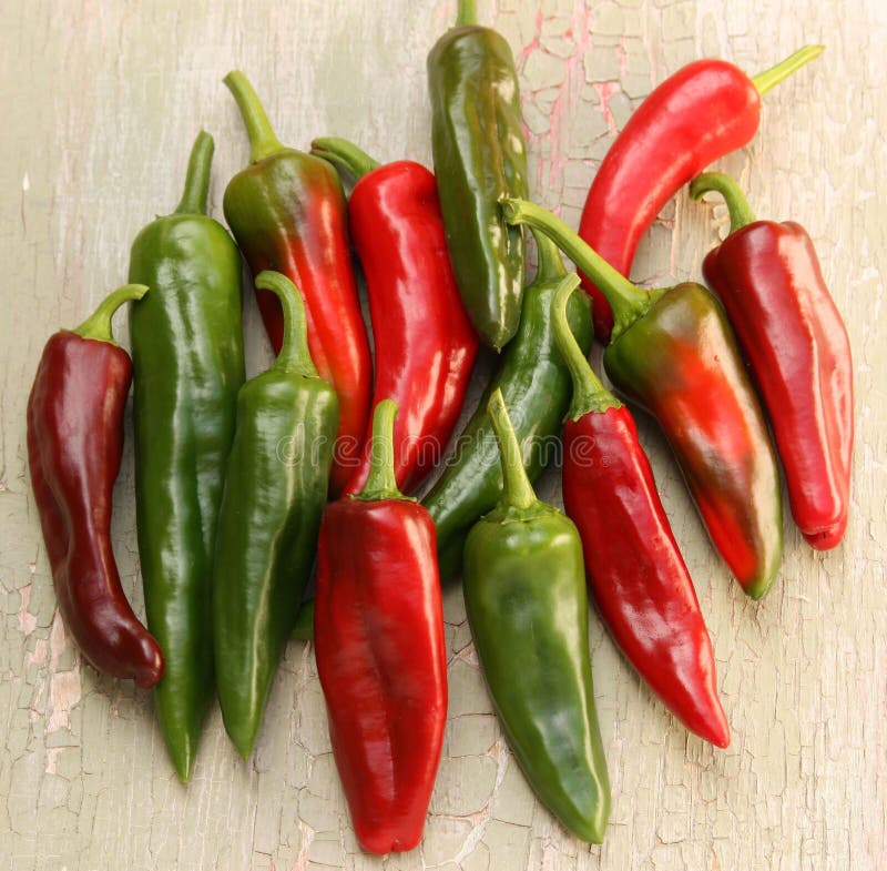 Rood En Groen Heet Chili Peppers Stock Foto - Image of mexico ...