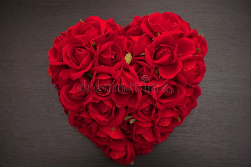 Rood hart van rozen stock foto. Image of verjaardag, vakantie - 11271474