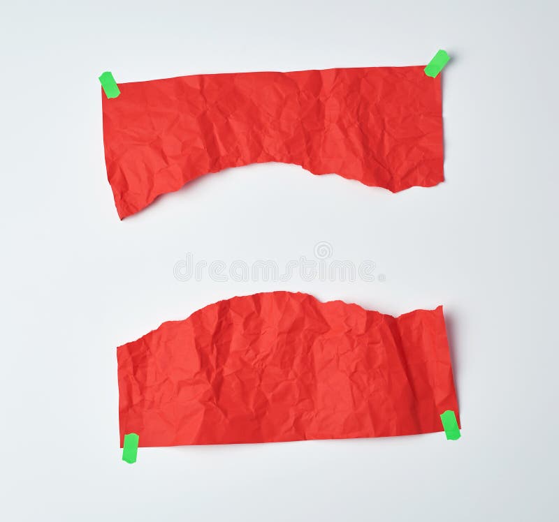 Rood Papier Van A4-papier, Ruw, Half Gescheurd En Met Een Groene ... Rood Papier Van A4-papier, Ruw, Half Gescheurd En Met Een Groene ...