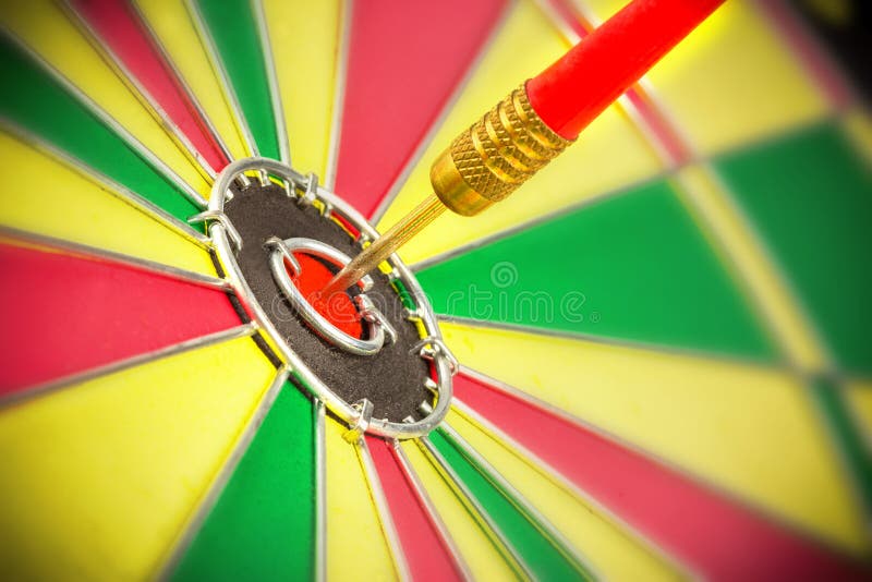 Rood pijltje stock foto. Image of nauwkeurigheid, nadruk - 102877512