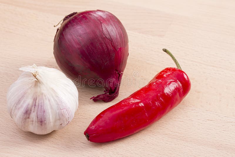 Uien, Knoflook, Rode Spaanse Pepers, Gember Stock Foto - Image of ...