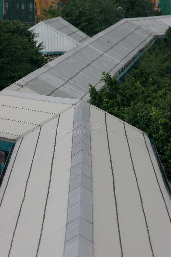 The Roof of the Corridor at the Central Pier, Hk 15 May 2005 Editorial ...