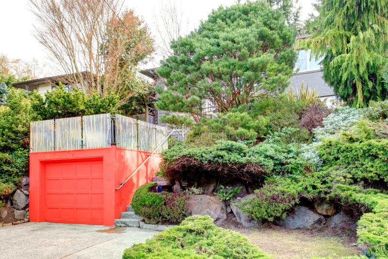 Roof top deck over garage stock photo. Image of estate - 38620344