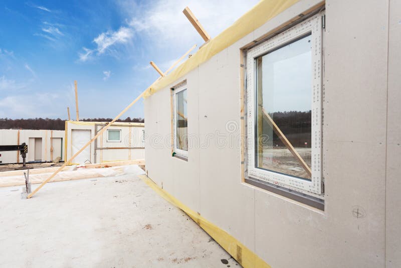 Building the Energy Efficient House. Structural Insulated Panels with ...