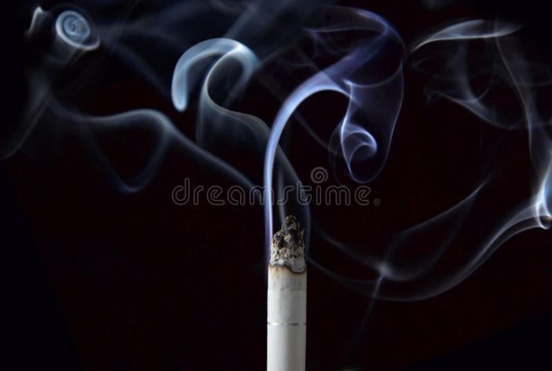 De rook van de sigaret stock foto. Image of foto, achtergrond - 2817260