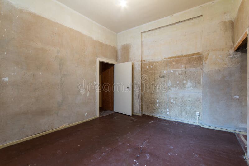 Empty Flat New Renovated with Colored Walls - Apartment Renovation ...