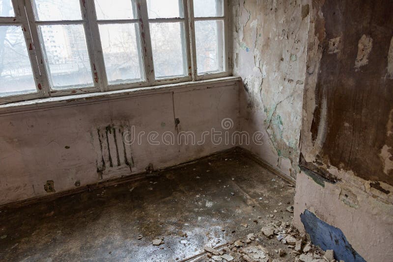 Room in a ruined house stock image. Image of walls, poor - 90249535