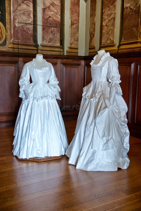 Ropa Barroca Blanca Del Estilo En Hampton Court Fotografía editorial ...