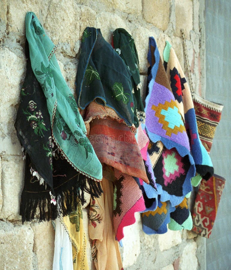 Ropa colorida imagen de archivo. Imagen de bufandas, centro - 2259513