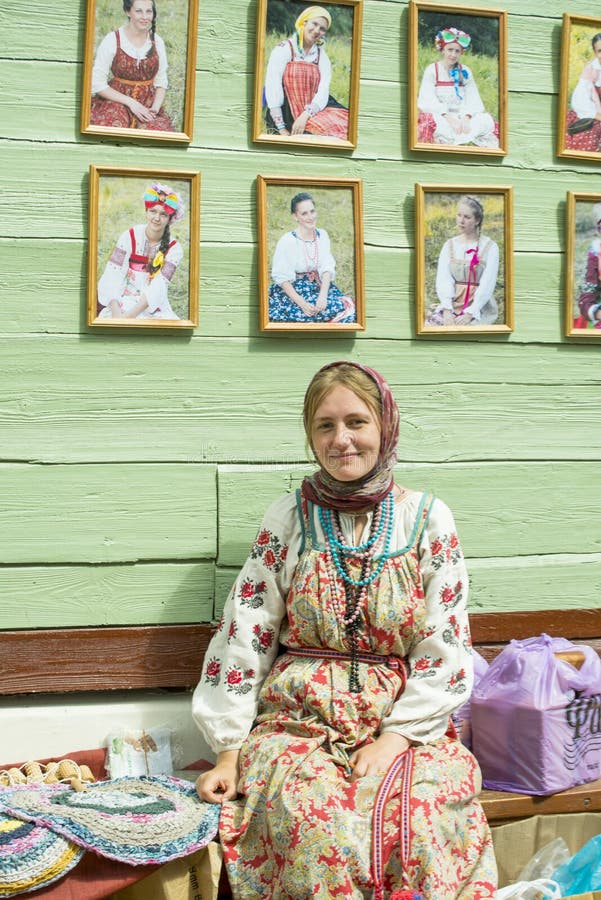Ropa nacional rusa. fotografía editorial. Imagen de antigüedad - 27853602