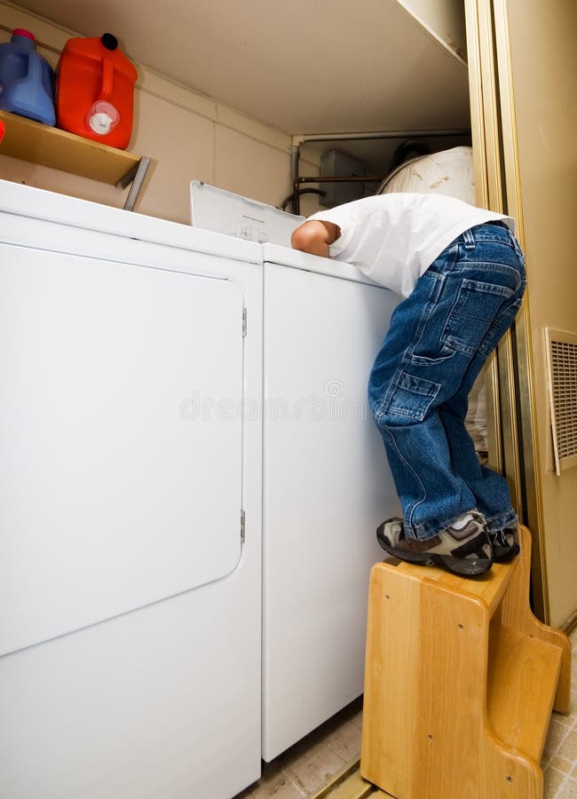 Ropa que se lava imagen de archivo. Imagen de joven, ropas - 2672323