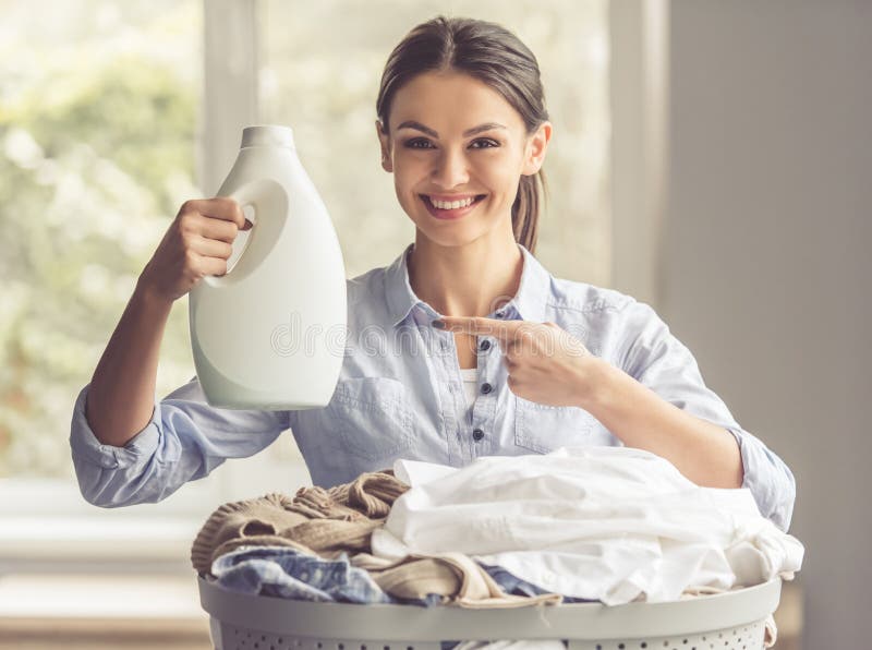 Ropa Que Se Lava De La Mujer Imagen de archivo - Imagen de persona ...
