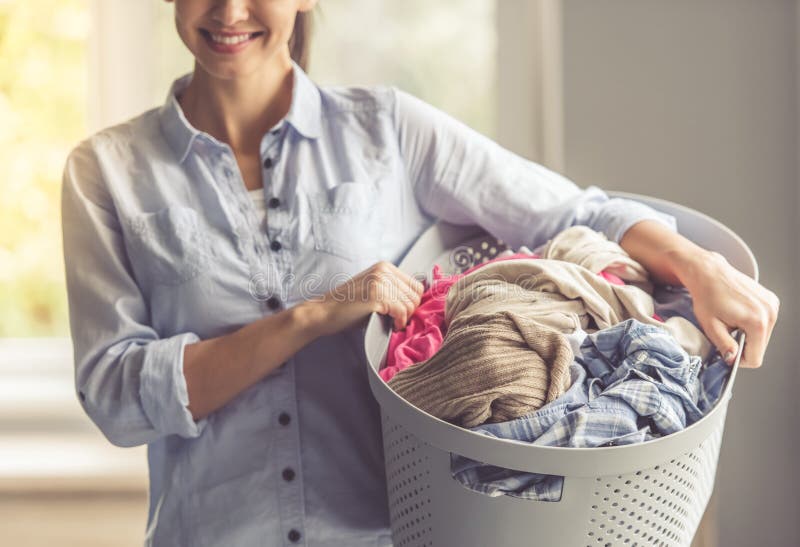 Ropa Que Se Lava De La Mujer Imagen de archivo - Imagen de gente ...