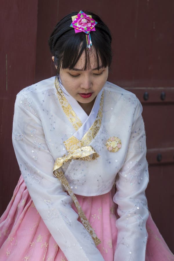 Ropa Tradicional Coreana De Hanbok Foto de archivo editorial - Imagen ...