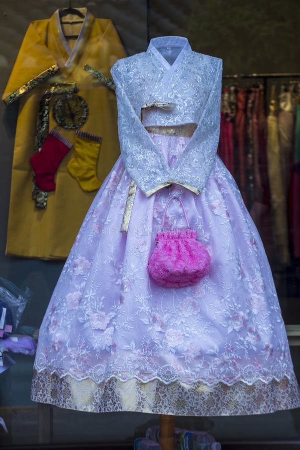 Ropa Tradicional Coreana De Hanbok Imagen de archivo editorial - Imagen ...