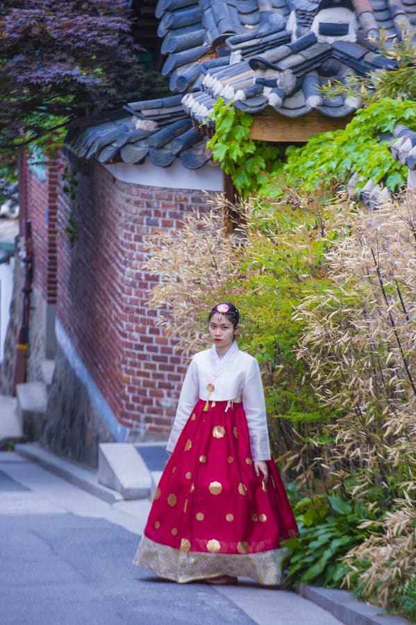 Ropa Tradicional Coreana De Hanbok Foto de archivo editorial - Imagen ...