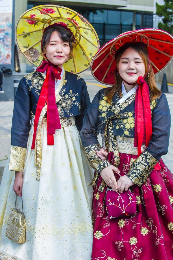 Ropa Tradicional Coreana De Hanbok Fotografía editorial - Imagen de ...