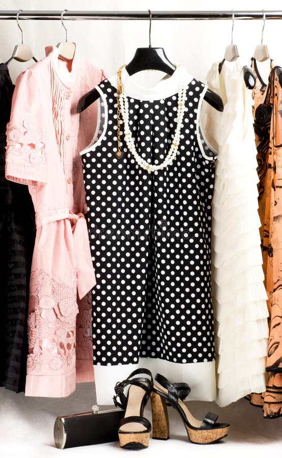 Ropa, zapatos y accesorios foto de archivo. Imagen de encanto - 24360586