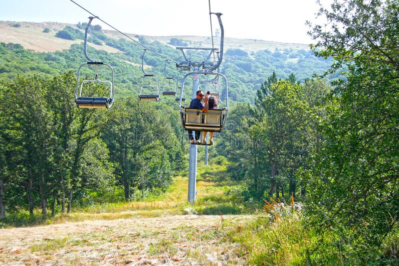 Ropeway em Jermuk imagem de stock. Imagem de funicular - 29590687