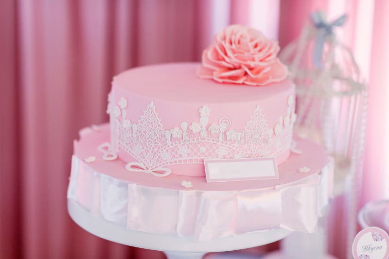 Rosa Della Torta Di Compleanno Fotografia Stock - Immagine di ...
