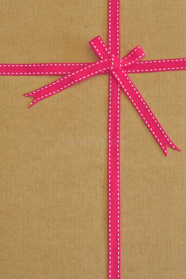 Rosafarbenes Farbband Und Bogen Auf Pappe Als Hintergrund Stockbild ...