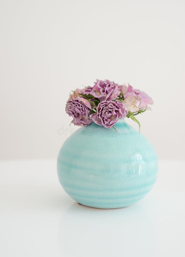 Rosas Secas Cor-de-rosa, Rosas Redondas De Turquesa Foto de Stock ...