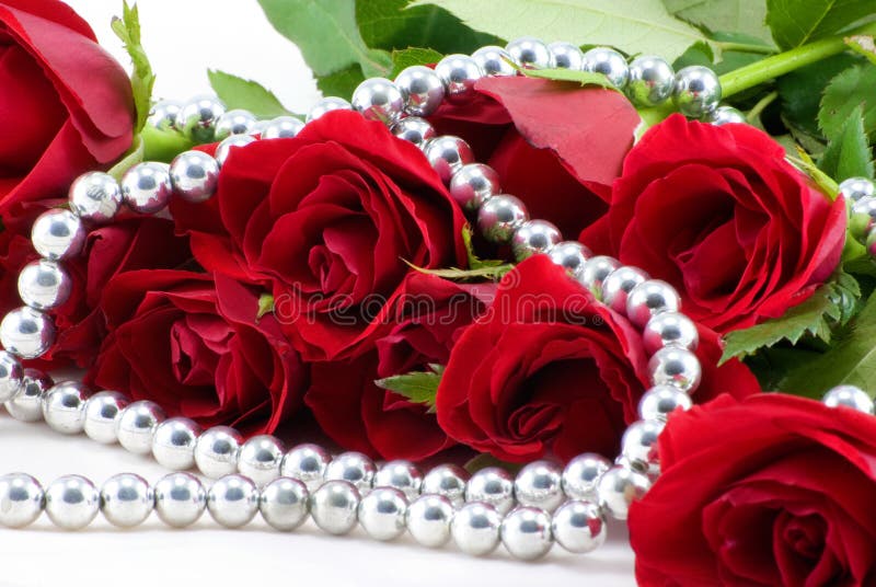 Rosas y perlas imagen de archivo. Imagen de romance, cierre - 17939325