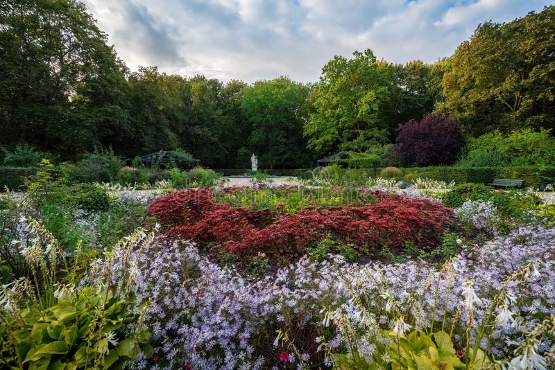 Rose Garden (Rosengarten) at Tiergarten Park - Berlin, Germany Stock ...