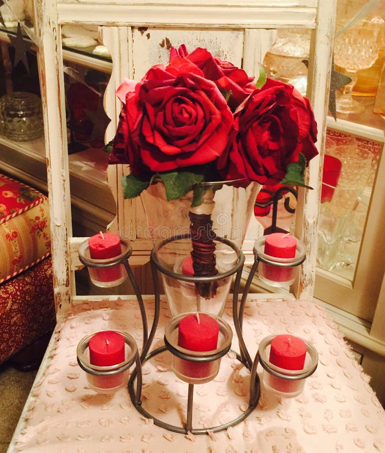 Rose Riches rouge image stock. Image du richesse, rouge - 64374073