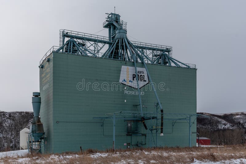 Old Wheat Pool N Elevator in Rosebud, Alberta Editorial Photography ...