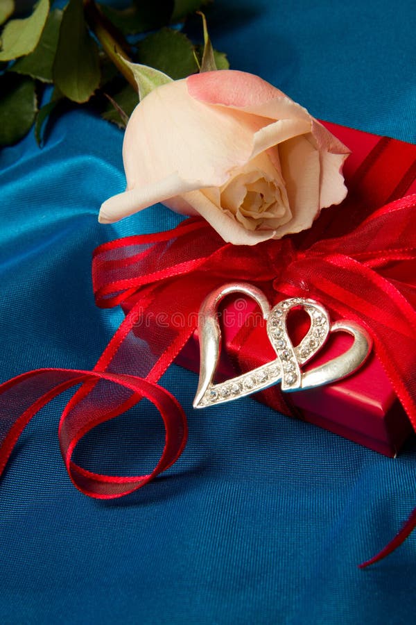 Roses and gift box stock image. Image of gift, pearl - 17975909