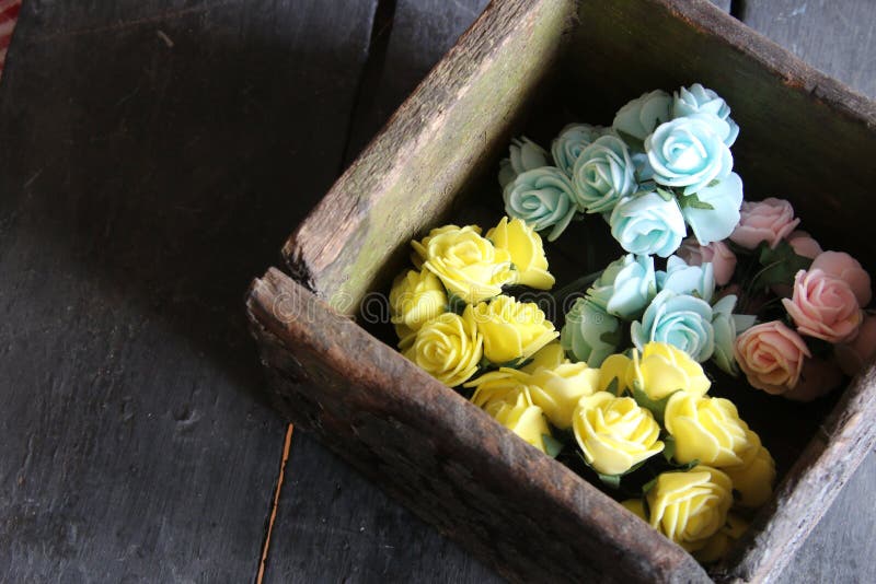 Roses in a wooden box stock image. Image of romantic - 94129143