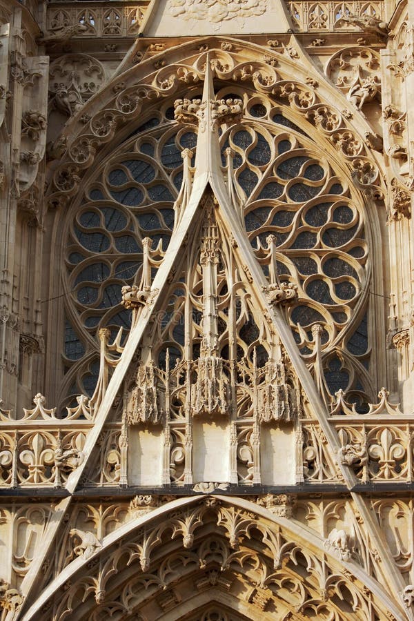 Facciata Gotica Della Cattedrale Del Notre-Dame De Paris Fotografia ...