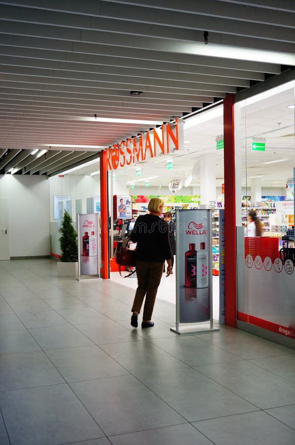 Rossmann sklep fotografia editorial. Obraz złożonej z połysk - 44644737