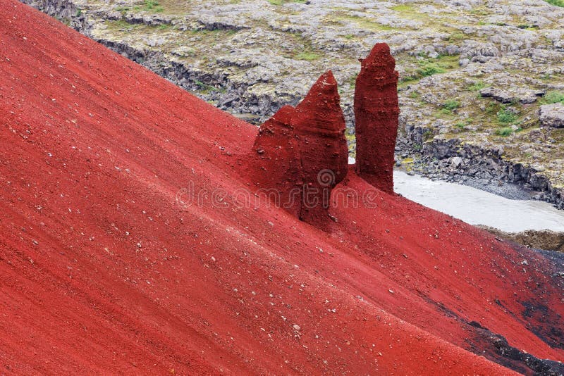 Rosso Raudholar Del Vulcano Immagine Stock - Immagine di roccia ...