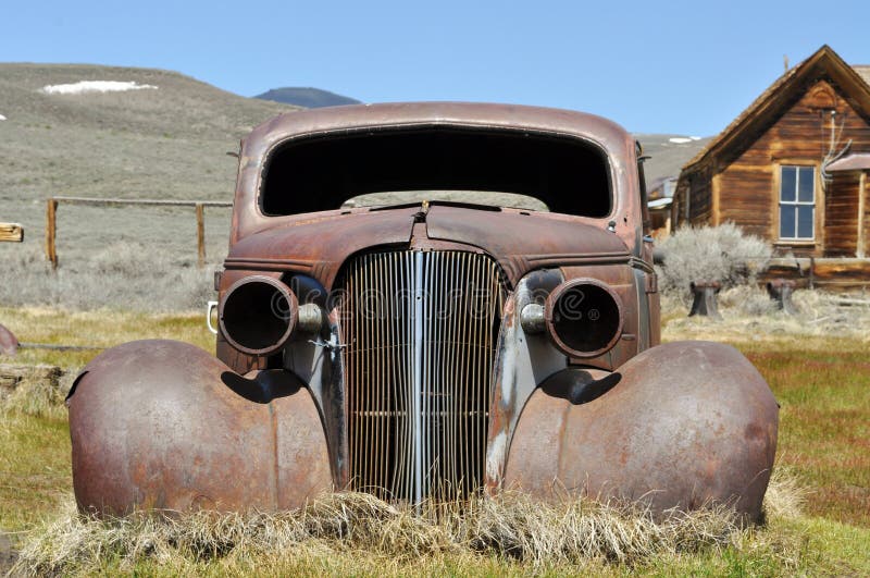 Rostiges altes Auto stockbild. Bild von trödel, historisch - 19984533